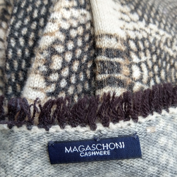 Magaschoni | Sweaters | Luxe Magaschoni Pure Cashmere Vneck Sweater S M ...
